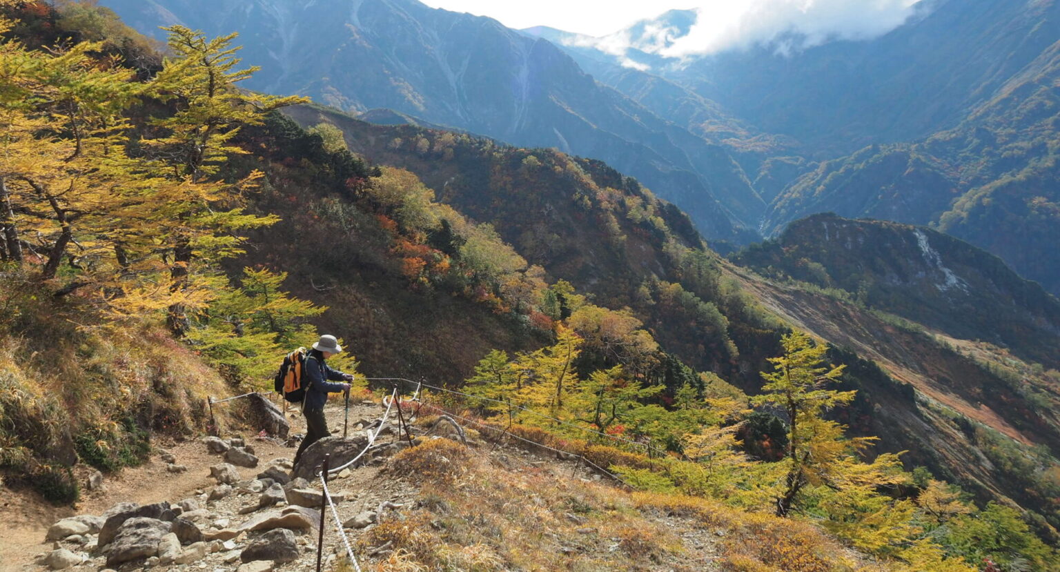 Renge Onsen Route | Hidden hot springs and flower-filled ridgeline ...